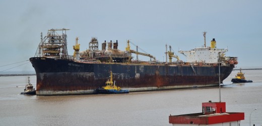 P32 ATRACA NO DIQUE SECO DO ESTALEIRO RIO GRANDE (ERG) PARA SER ...